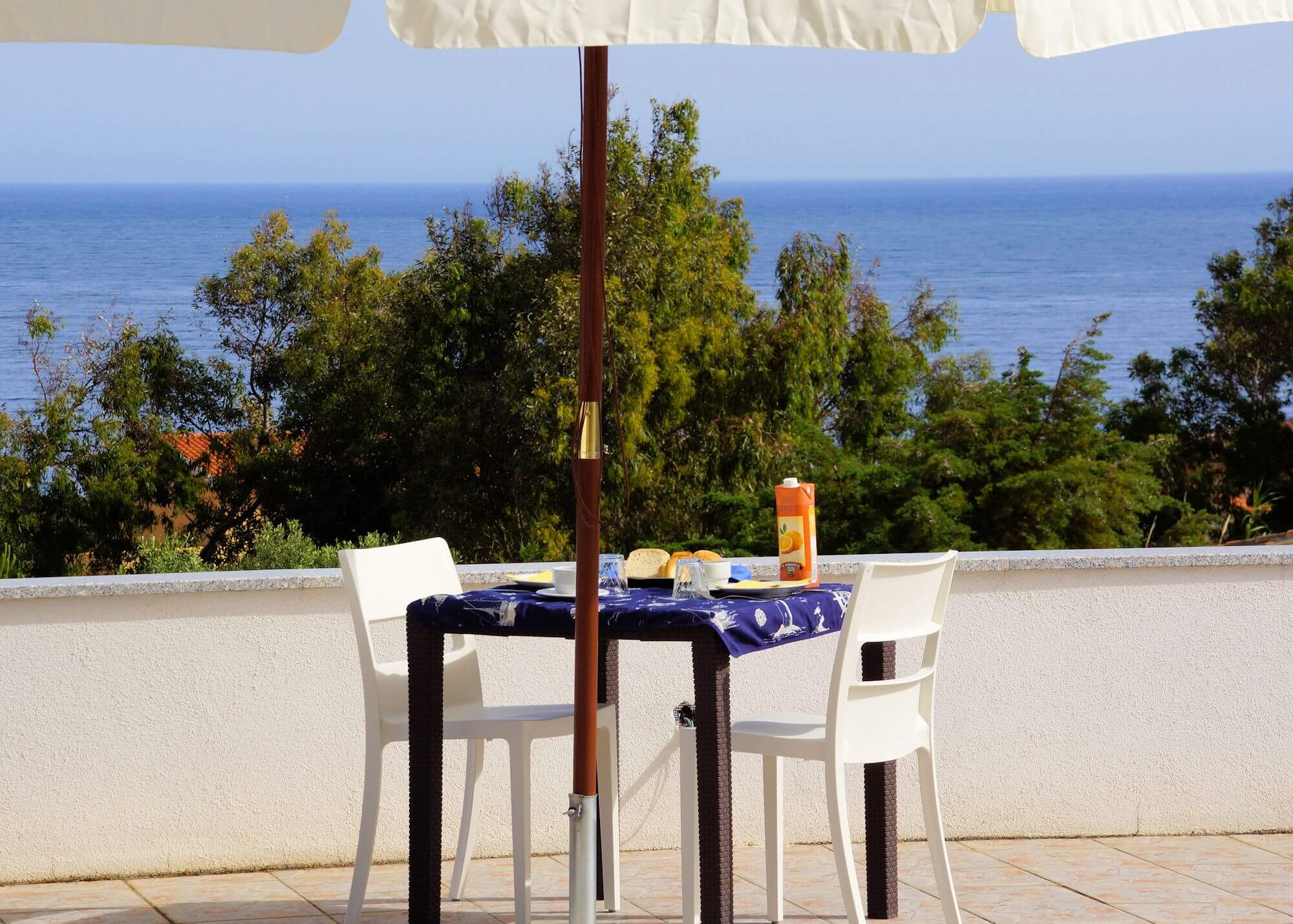 Breakfast with sea view in Sardinia